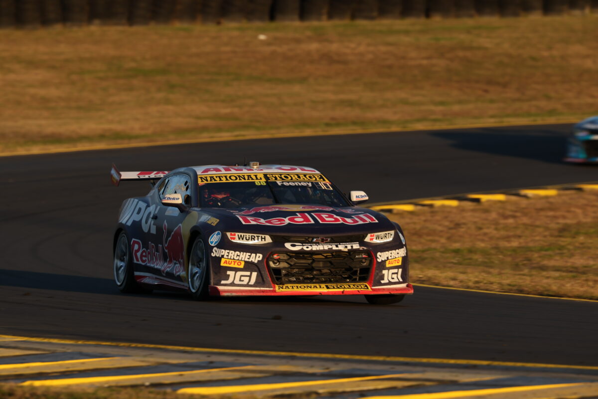Super sunset closes a mixed weekend for the Bulls in Sydney - Red Bull ...