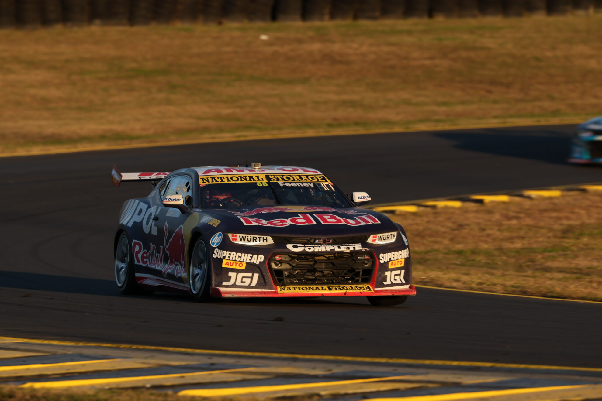Super sunset closes a mixed weekend for the Bulls in Sydney - Red Bull ...