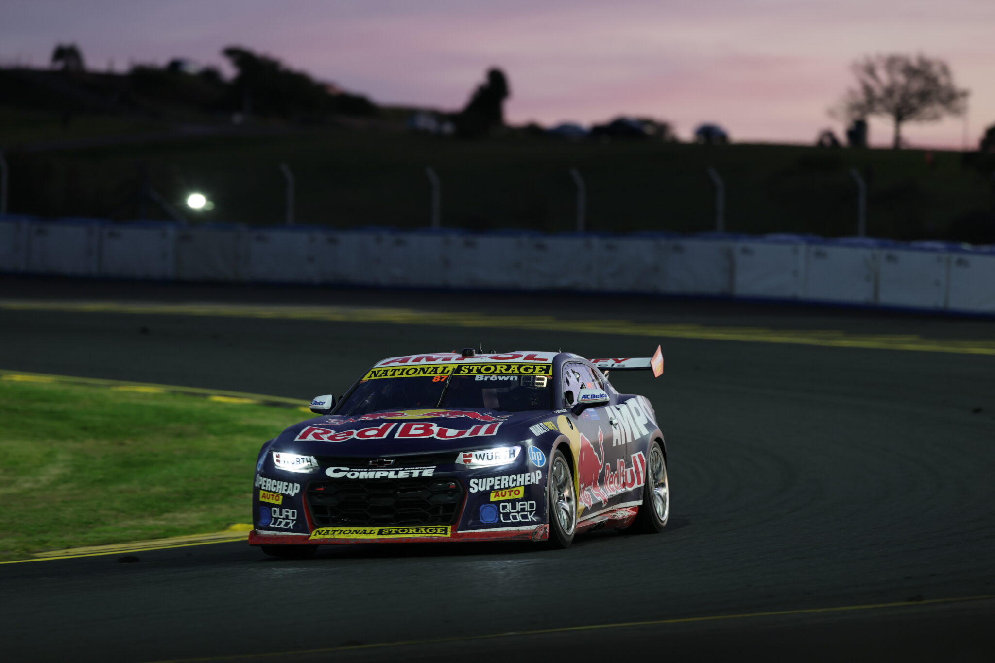 Super sunset closes a mixed weekend for the Bulls in Sydney - Red Bull ...