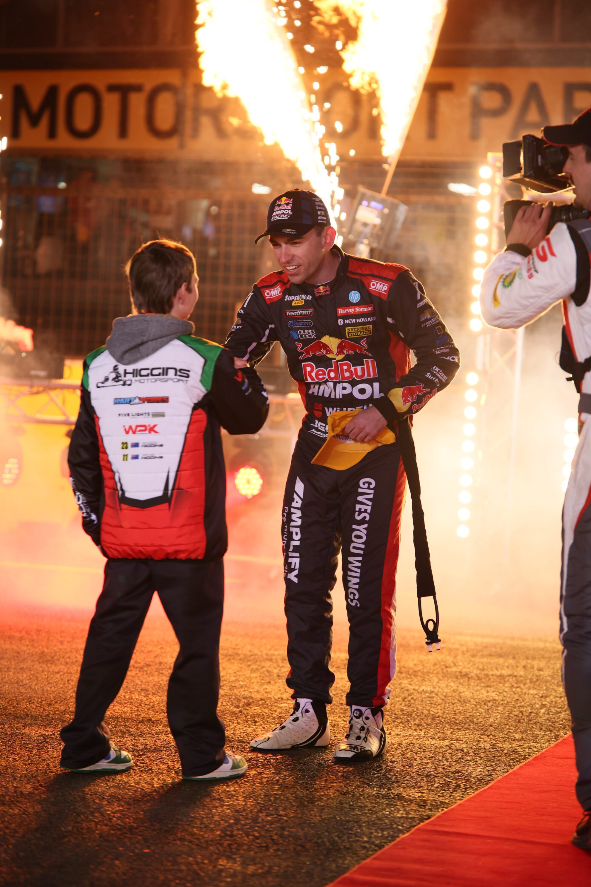 Bulls battle through the night during first Sydney race - Red Bull ...
