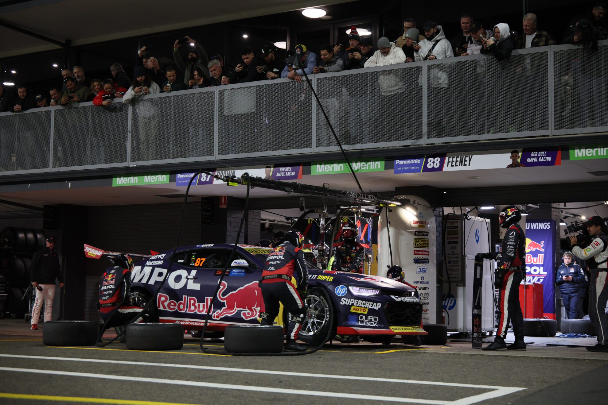 Bulls battle through the night during first Sydney race - Red Bull ...